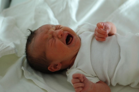 Le premier cri de bébé à la naissance - Neufmois.fr